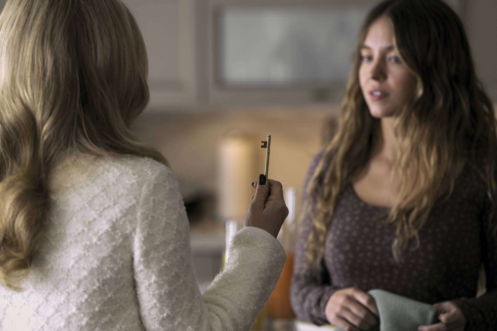 Official Trailer Released for ‘The Housemaid’ Starring Sydney Sweeney ...